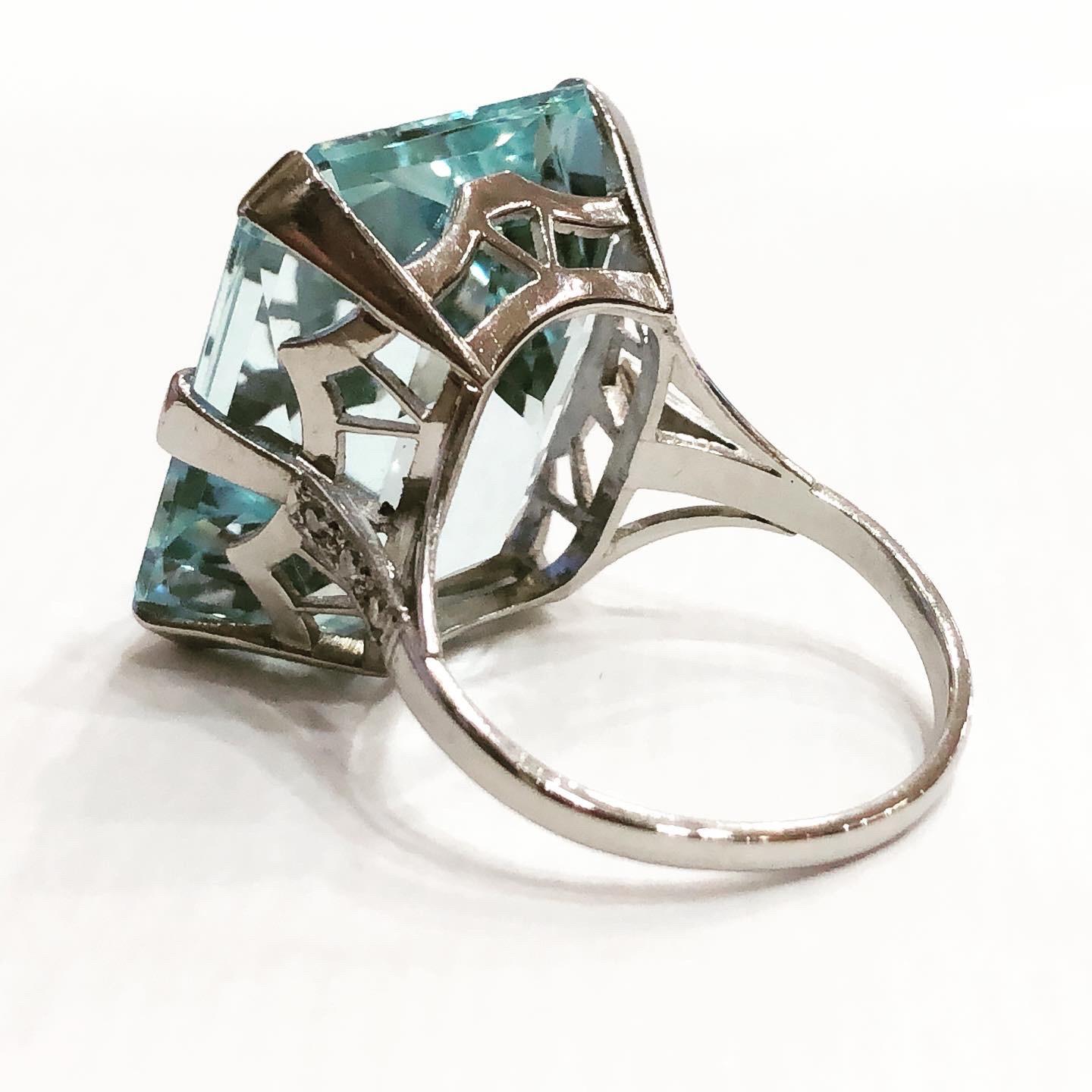 32 Carat Octagonal Cut Aquamarine Diamonds Platinum Cocktail single ...