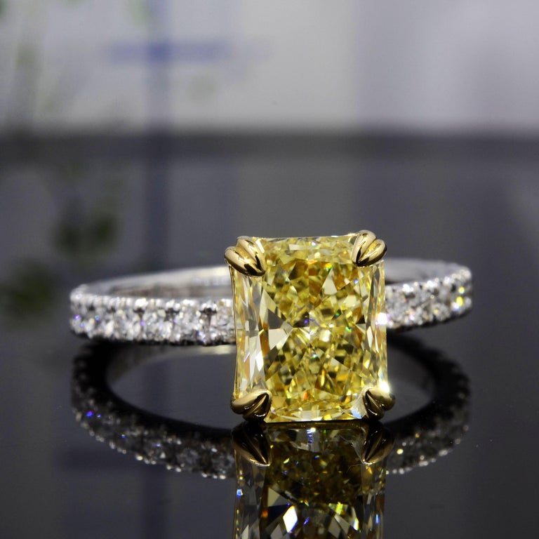 3.25 Ct Elongated Radiant Canary Fancy Light Yellow Engagement Ring VS2 GIA Cert For Sale at 1stDibs
