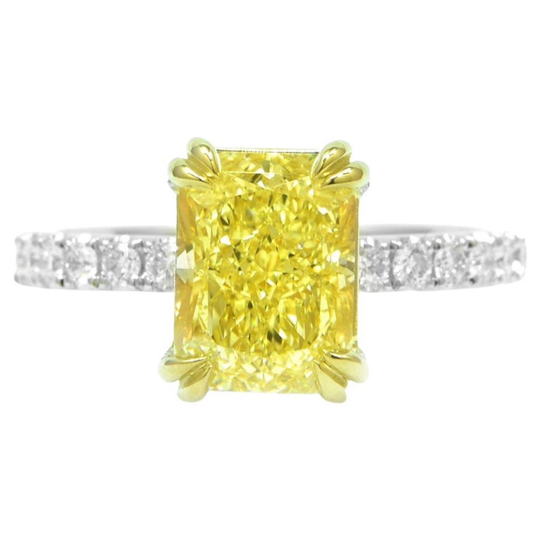 3.25 Ct Elongated Radiant Canary Fancy Light Yellow Engagement Ring VS2 GIA Cert For Sale at 1stDibs