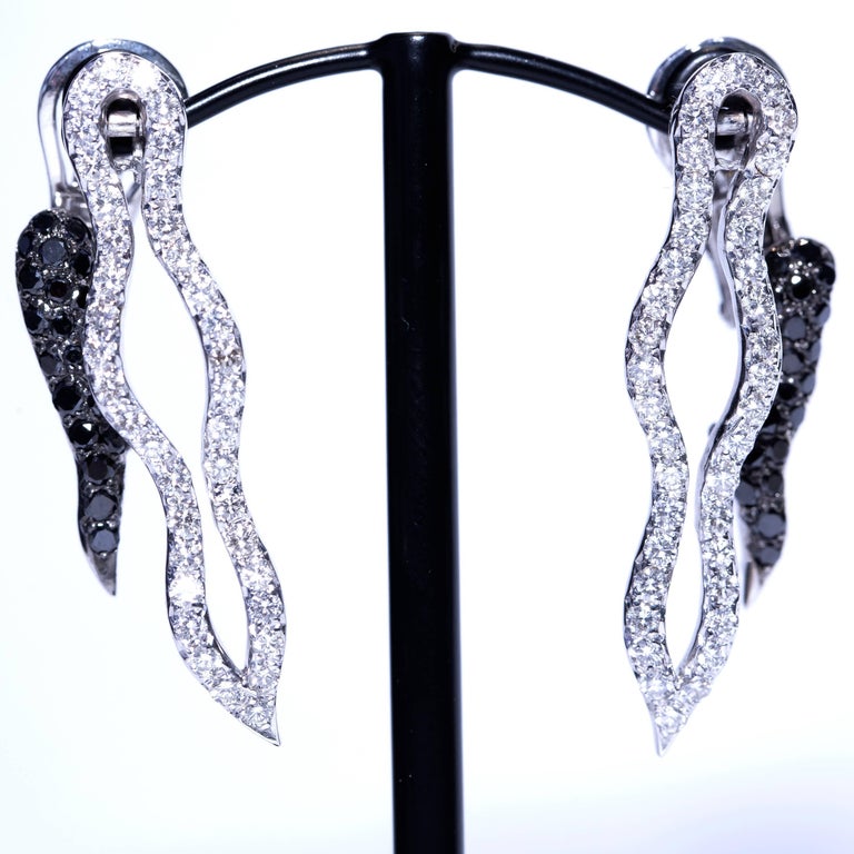 3.29 Carat White Black Round Diamond 18 Karat Gold Modern Spike Line ...