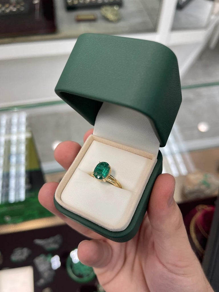 3.31cts 14K Natural Oval Cut Emerald Solitaire Solid Gold Split Shank Prong Ring For Sale at 1stDibs