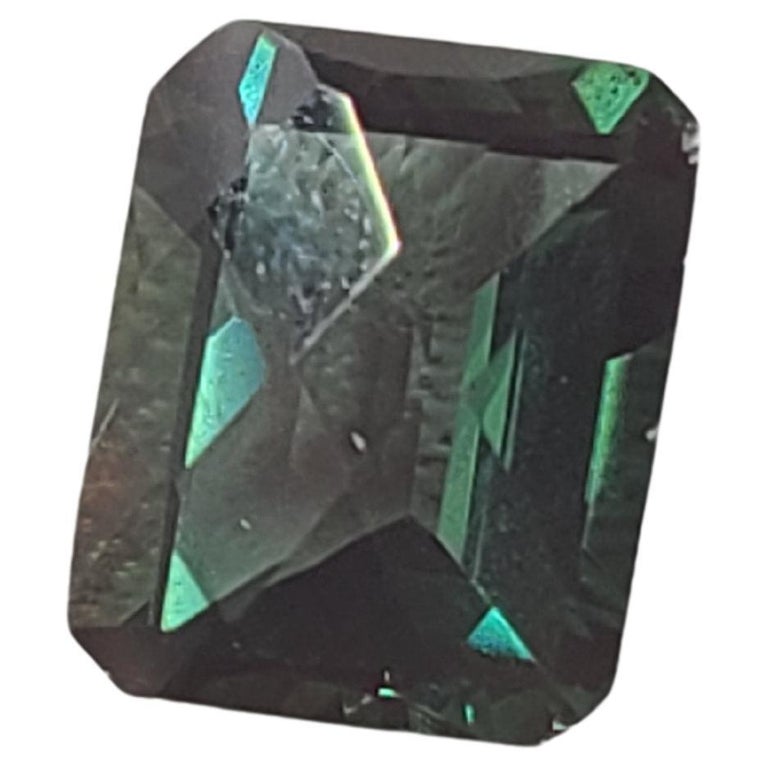 3.4 Carat Green Andesine Labradorite For Sale at 1stDibs