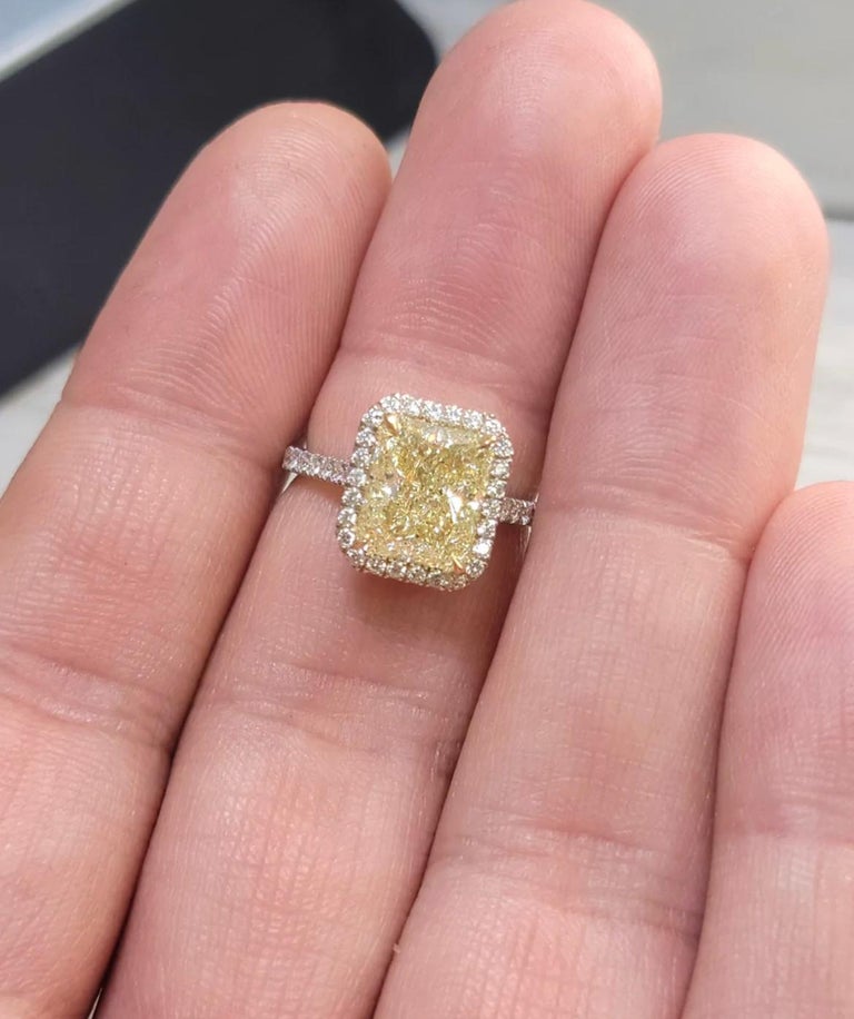 3.5 Light Yellow Radiant VS2 GIA Ring For Sale at 1stDibs