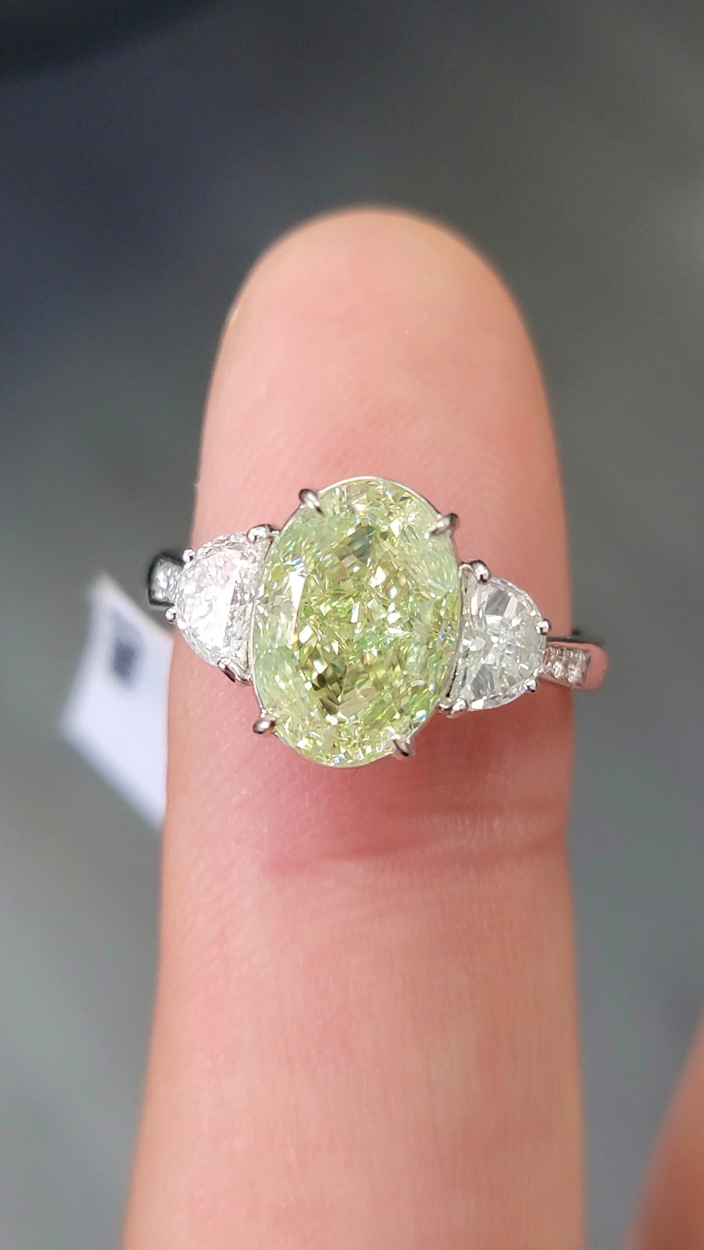 3.55ct Oval Green Diamond VVS2 GIA Ring For Sale at 1stDibs