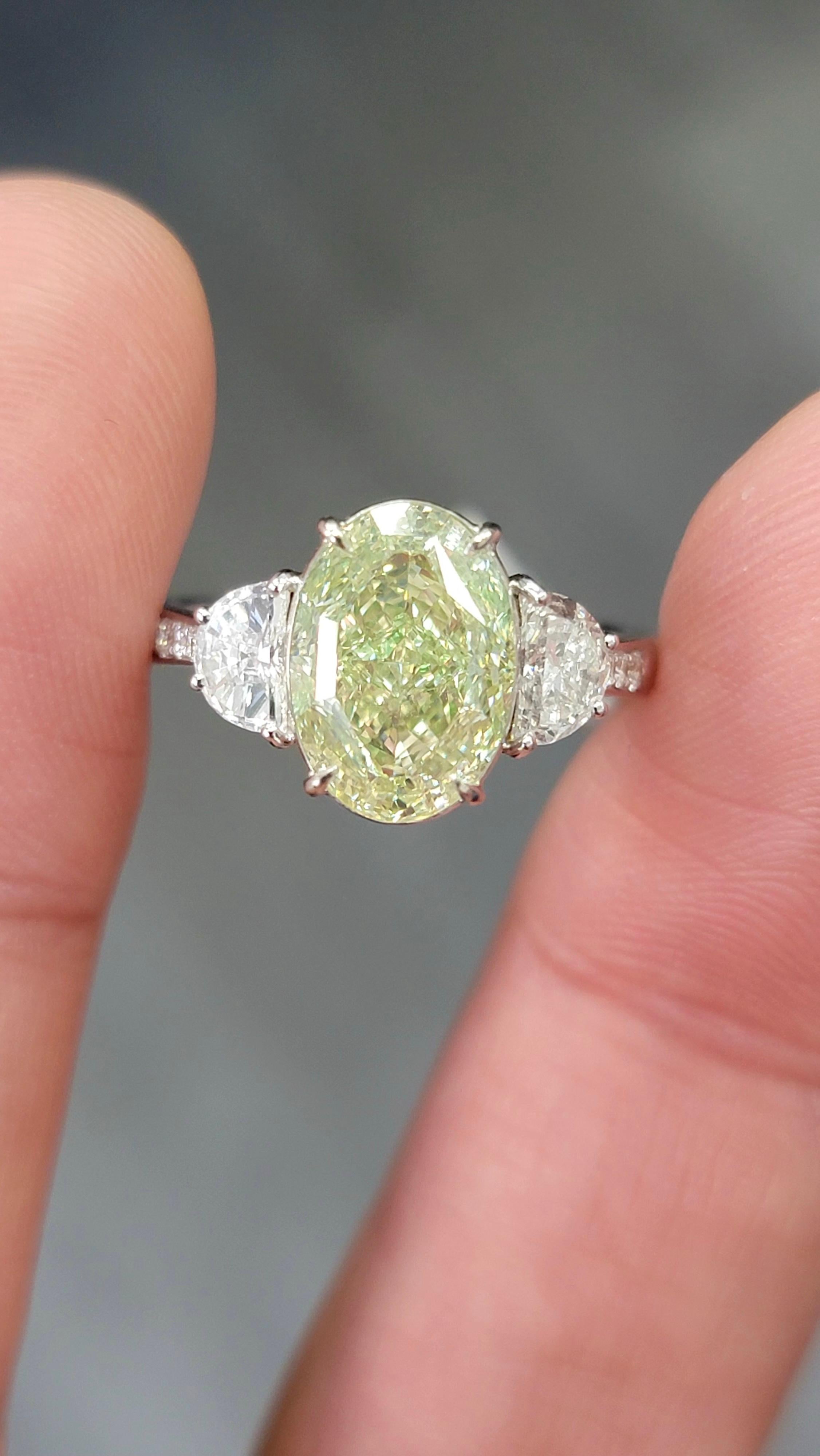 3.55ct Oval Green Diamond VVS2 GIA Ring For Sale at 1stDibs