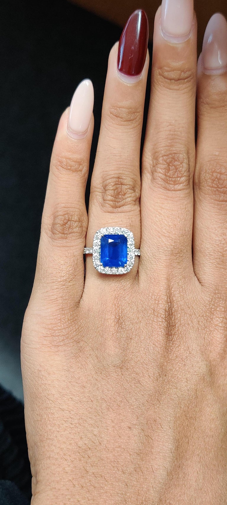 Classic 3.76 Carat Cornflower Blue Cushion Sapphire Ring in 18k White Gold For Sale at 1stDibs
