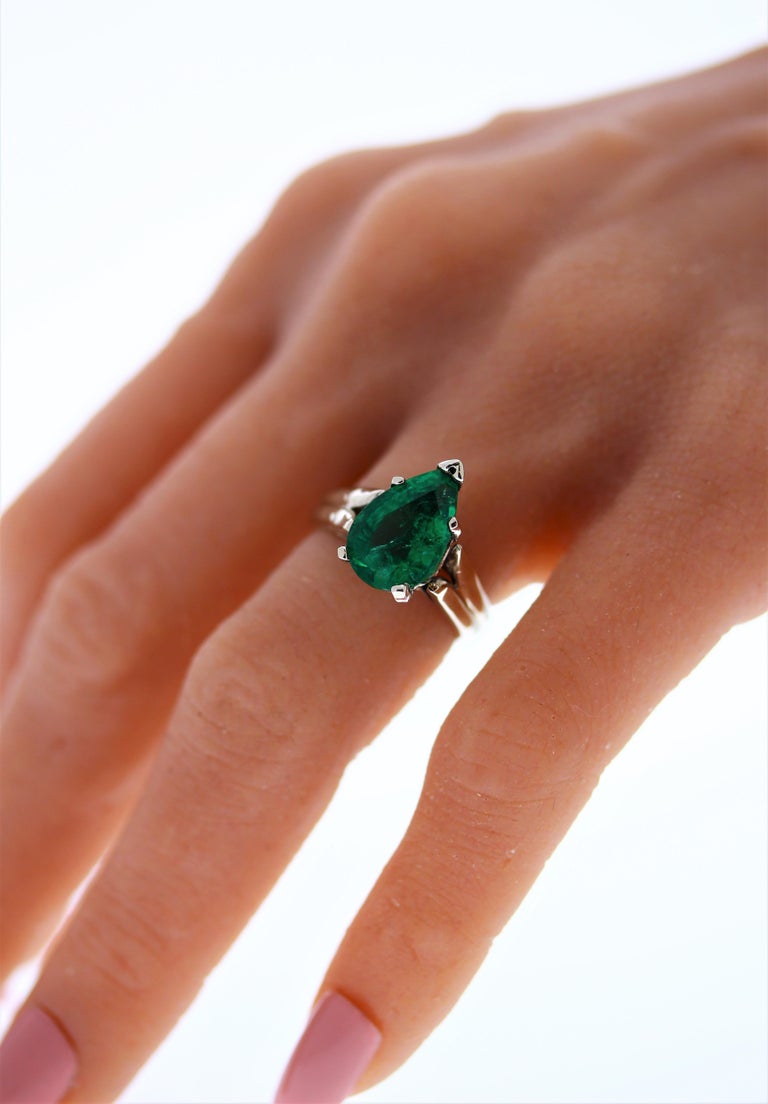 3.90ct Green Emerald Pear Shape Ring in 14K White Gold For Sale at 1stDibs