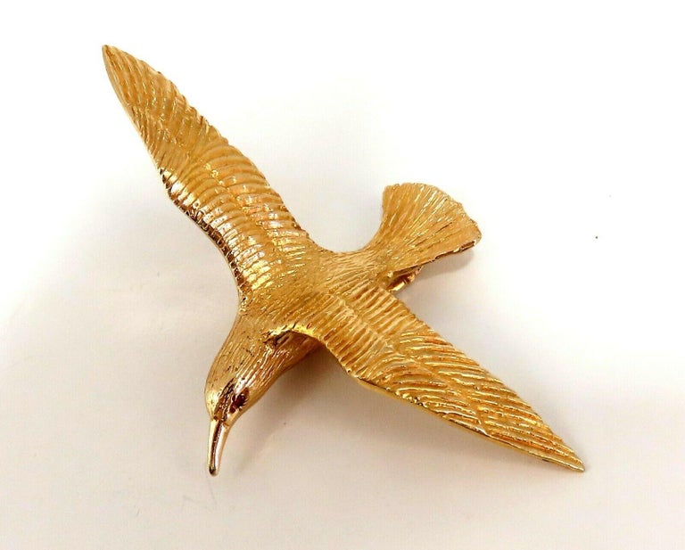 3D Still Life Gliding Dove Gold Pin 14 Karat For Sale at 1stdibs
