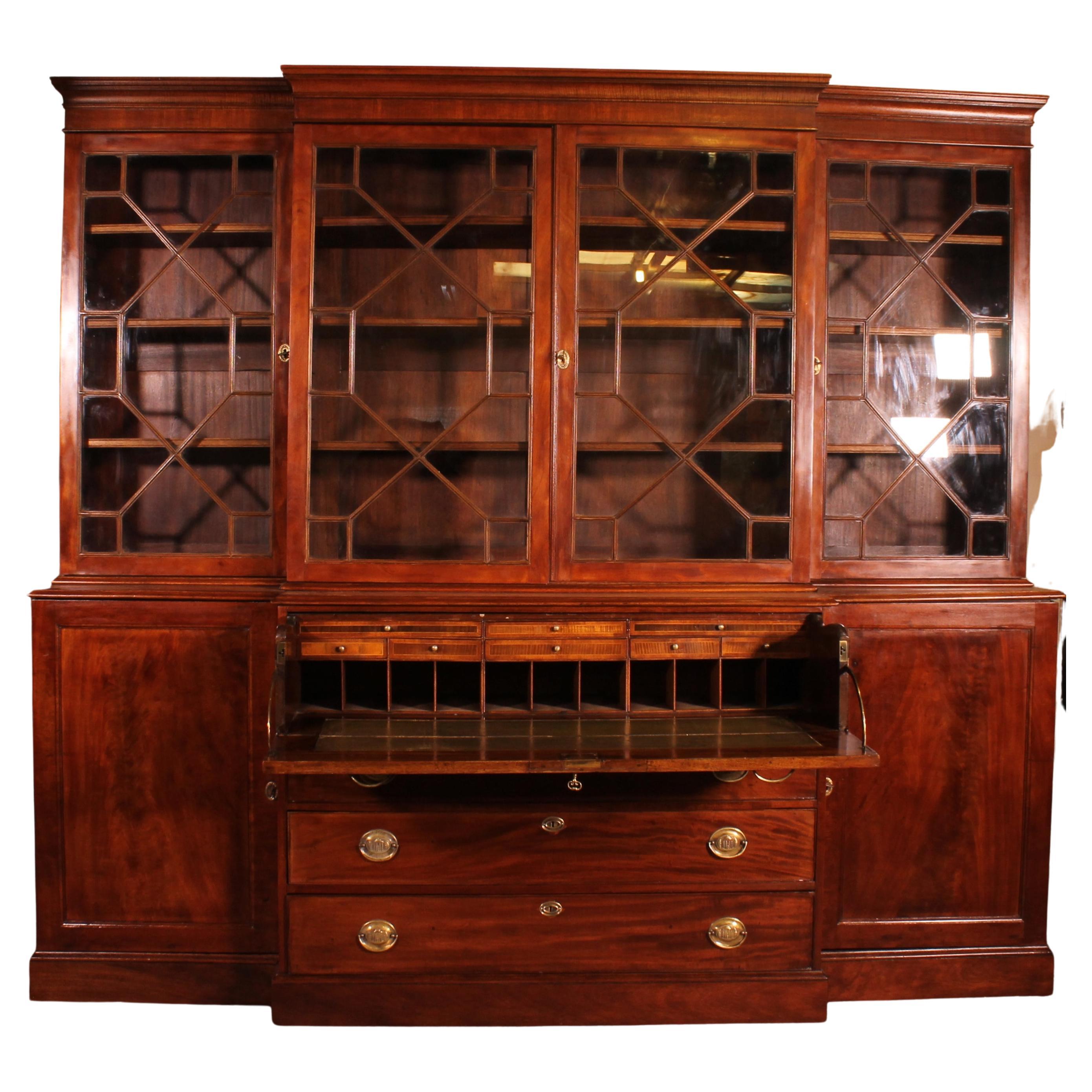 Bookcase in the Manner of Robert Adam For Sale at 1stDibs