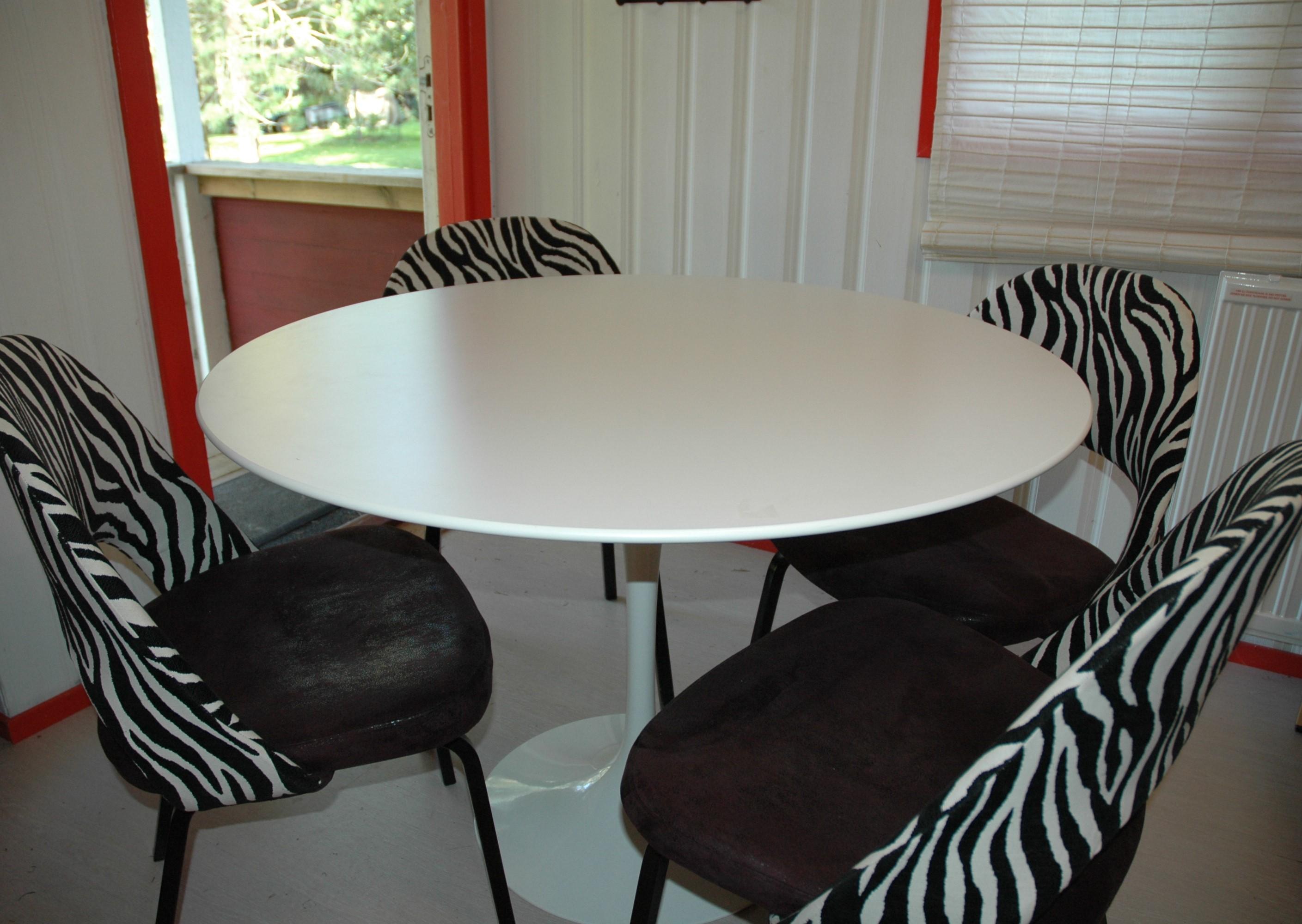 4 pieces of Eero Saarinen/Knoll International fantastic executive chair ...