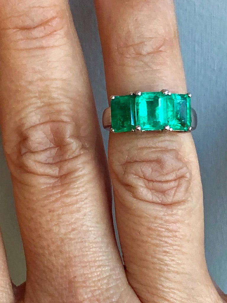 Contemporary Stylish Colombian Three-Stone Emerald Platinum Ring For ...