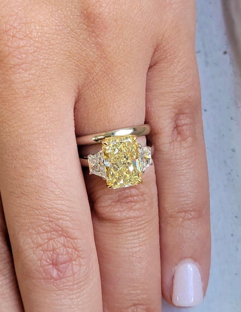 4.07ct Fancy Yellow Radiant VS2 GIA Ring For Sale at 1stDibs