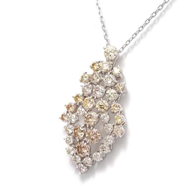 4.30 Ct Natural Mix Color Diamonds Cluster Pendant For Sale at 1stDibs