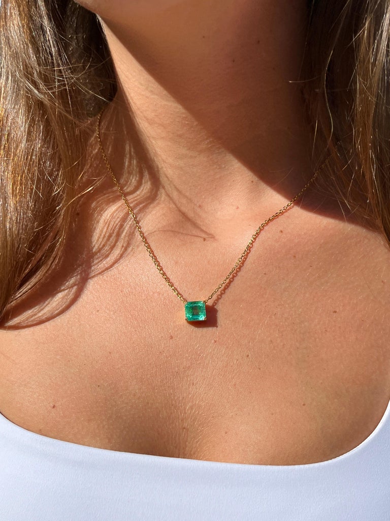 4.38 Carat Colombian Emerald in 18K Gold Floating Connecting Chain ...