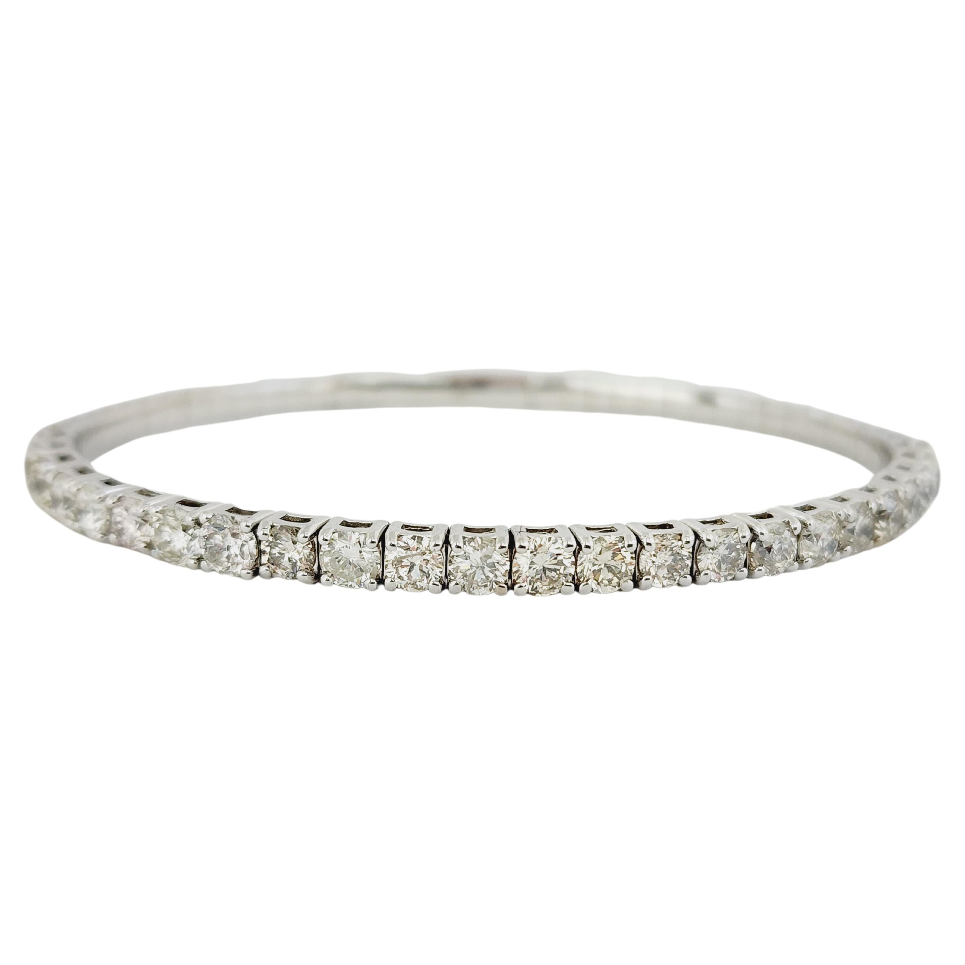 0.75 Carat Flexible Bangle White Gold 14 Karat Bracelet For Sale at 1stDibs