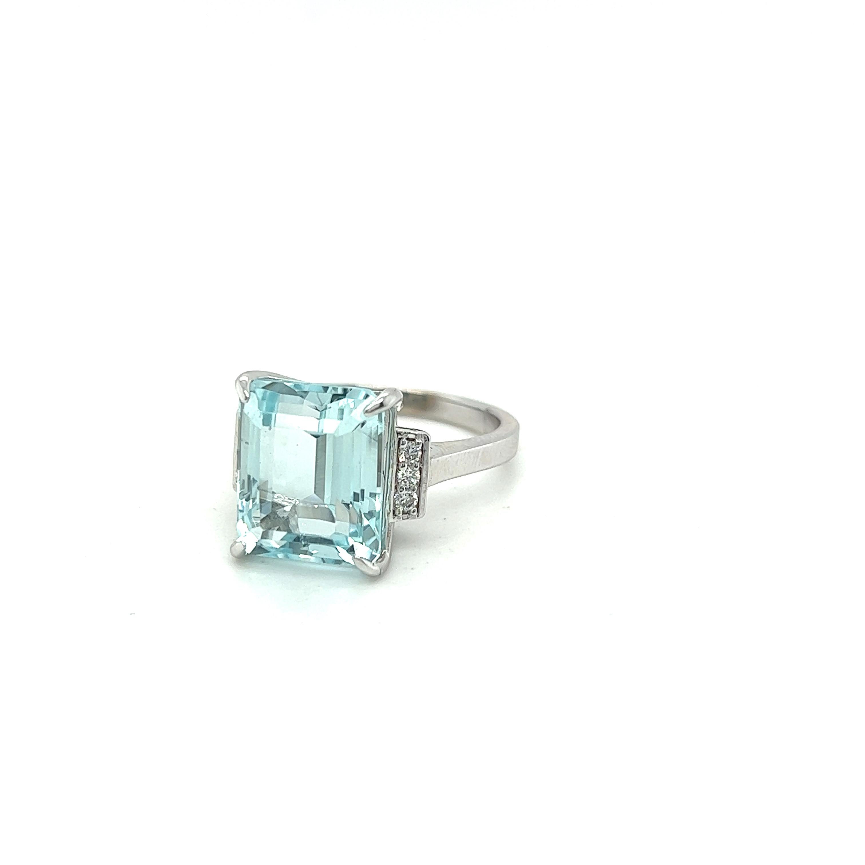 4.90 Carat Natural Aquamarine and DIA Ring For Sale at 1stDibs