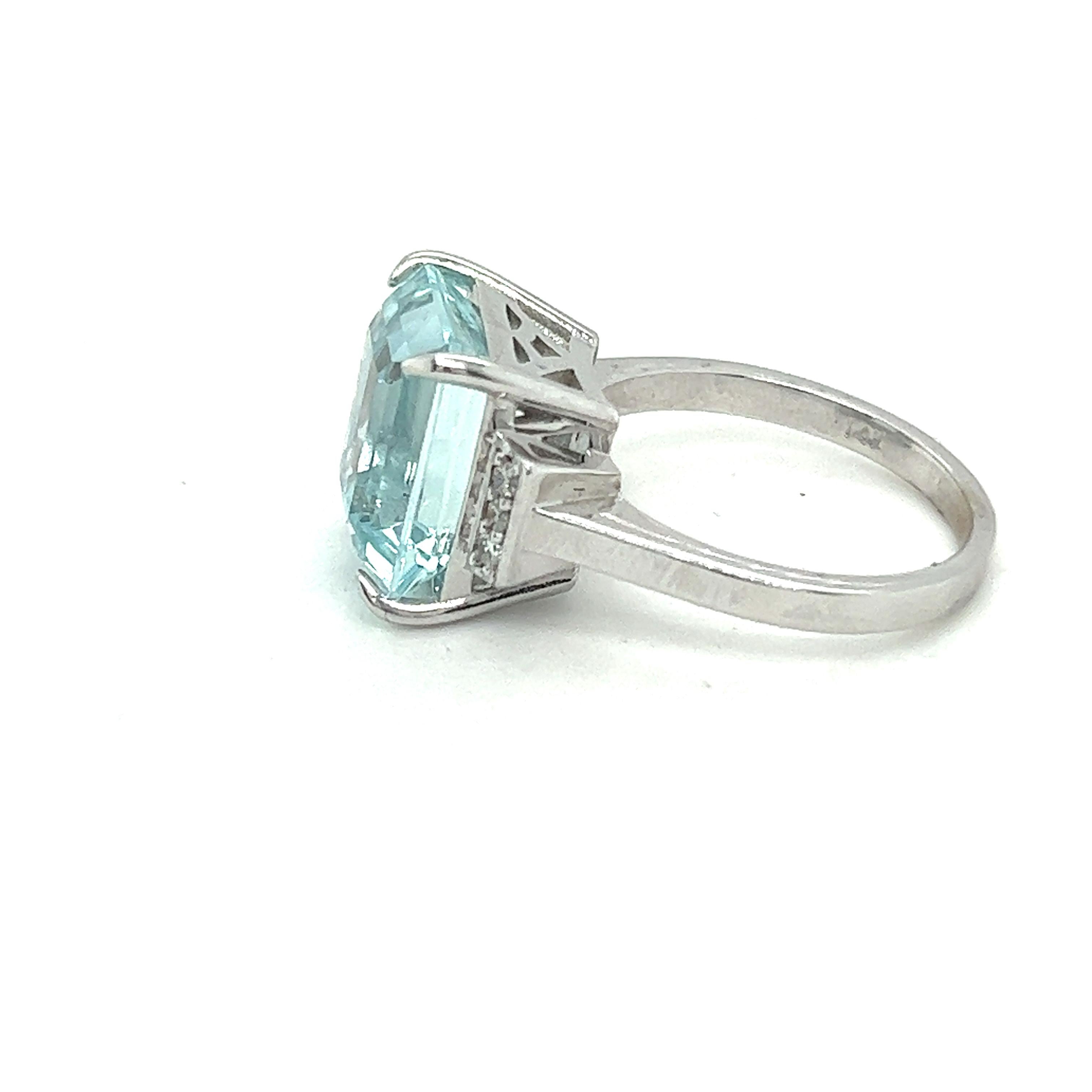 4.90 Carat Natural Aquamarine and DIA Ring For Sale at 1stDibs