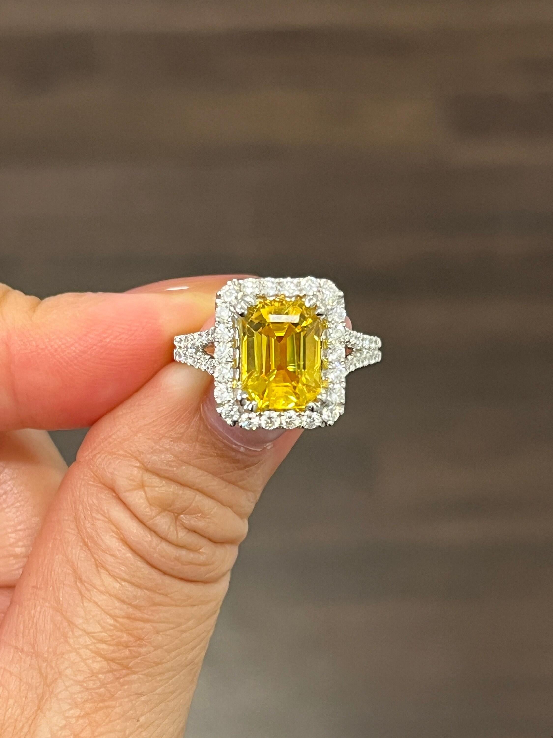 4.98 ct Natural Yellow Sapphire and Diamond Ring For Sale at 1stDibs