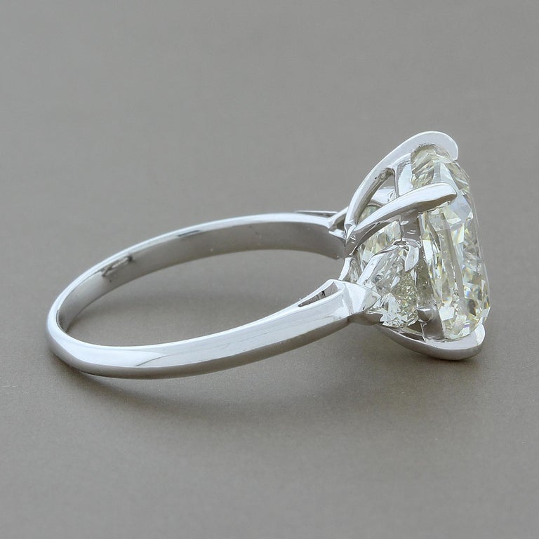 5 Carat Cushion Cut Diamond Gold Engagement Ring For Sale at 1stdibs