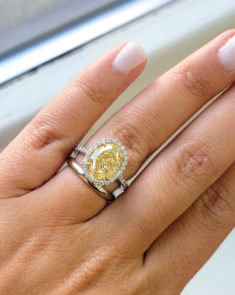 5.03ct Light Yellow Oval VS1 GIA Ring For Sale at 1stDibs