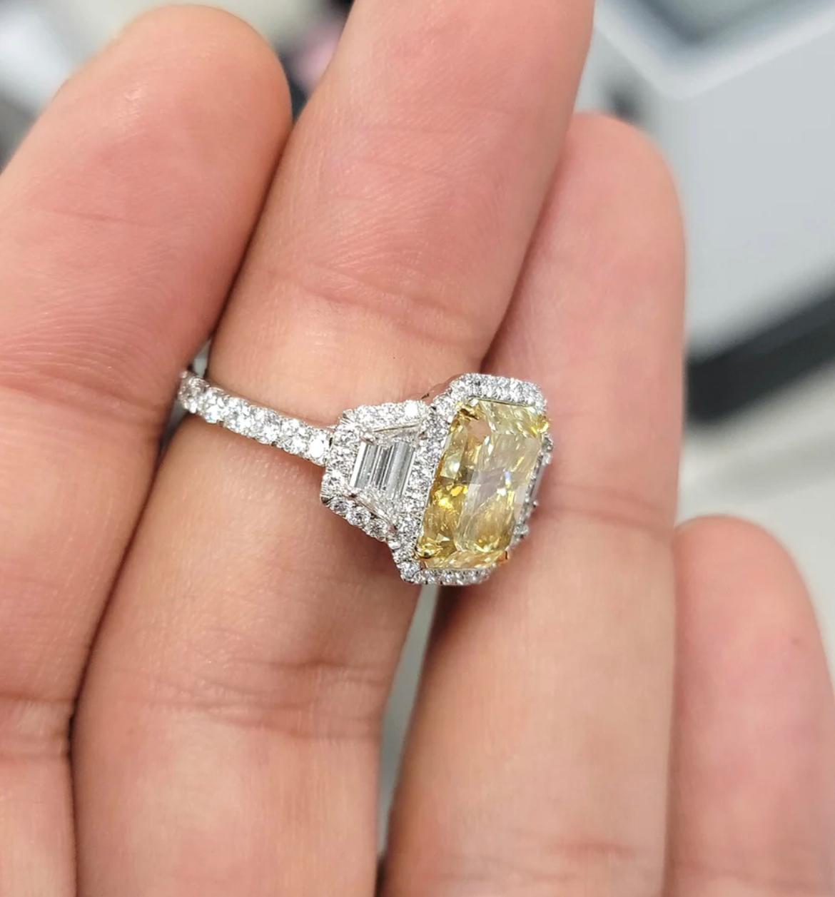 5.14ct Light Yellow Radiant VS2 GIA Ring For Sale at 1stDibs