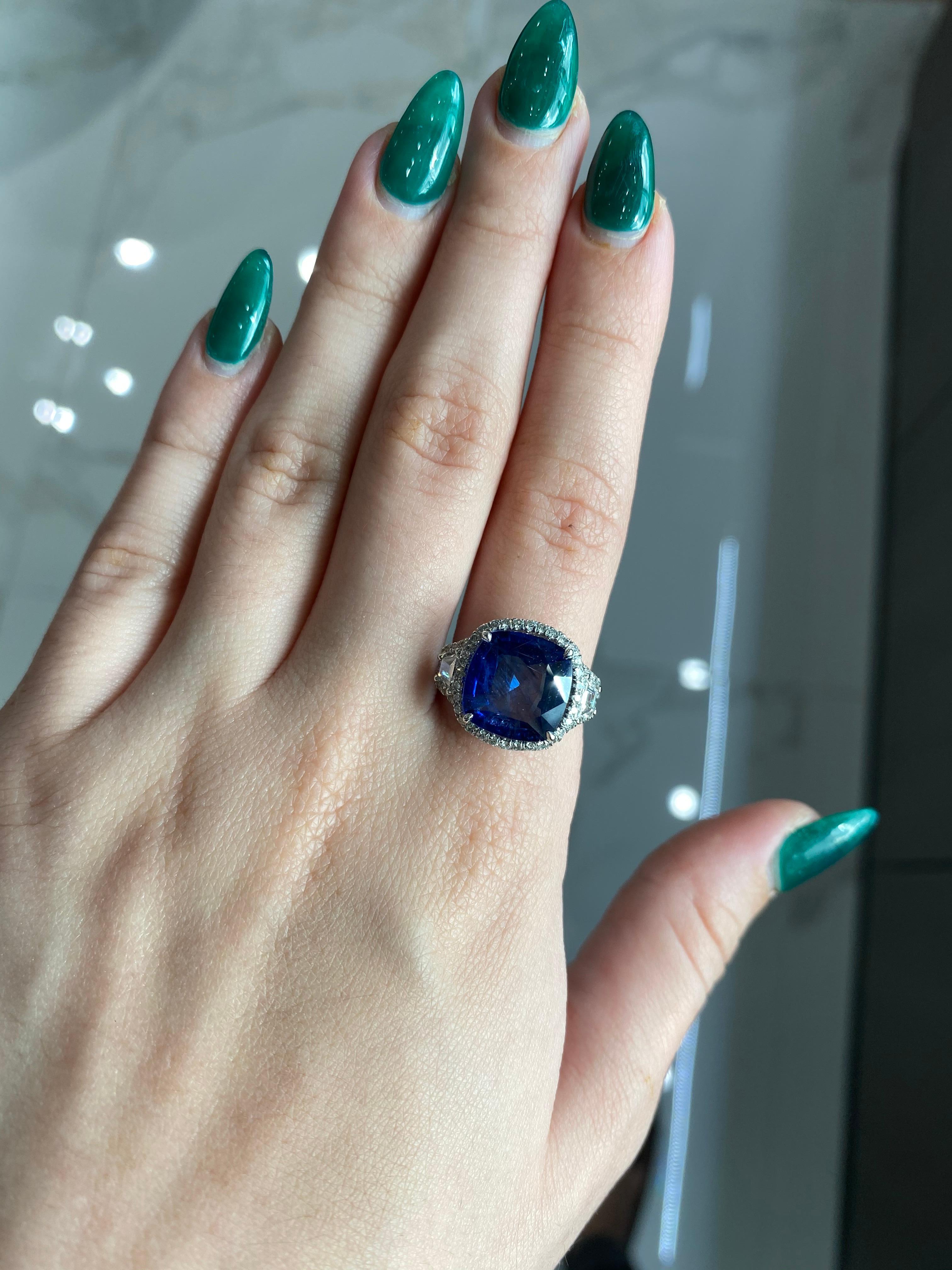 5.21ct Blue Sapphire w 0.29ctw Step Cut Trapezoid and 0.51ctw Round ...