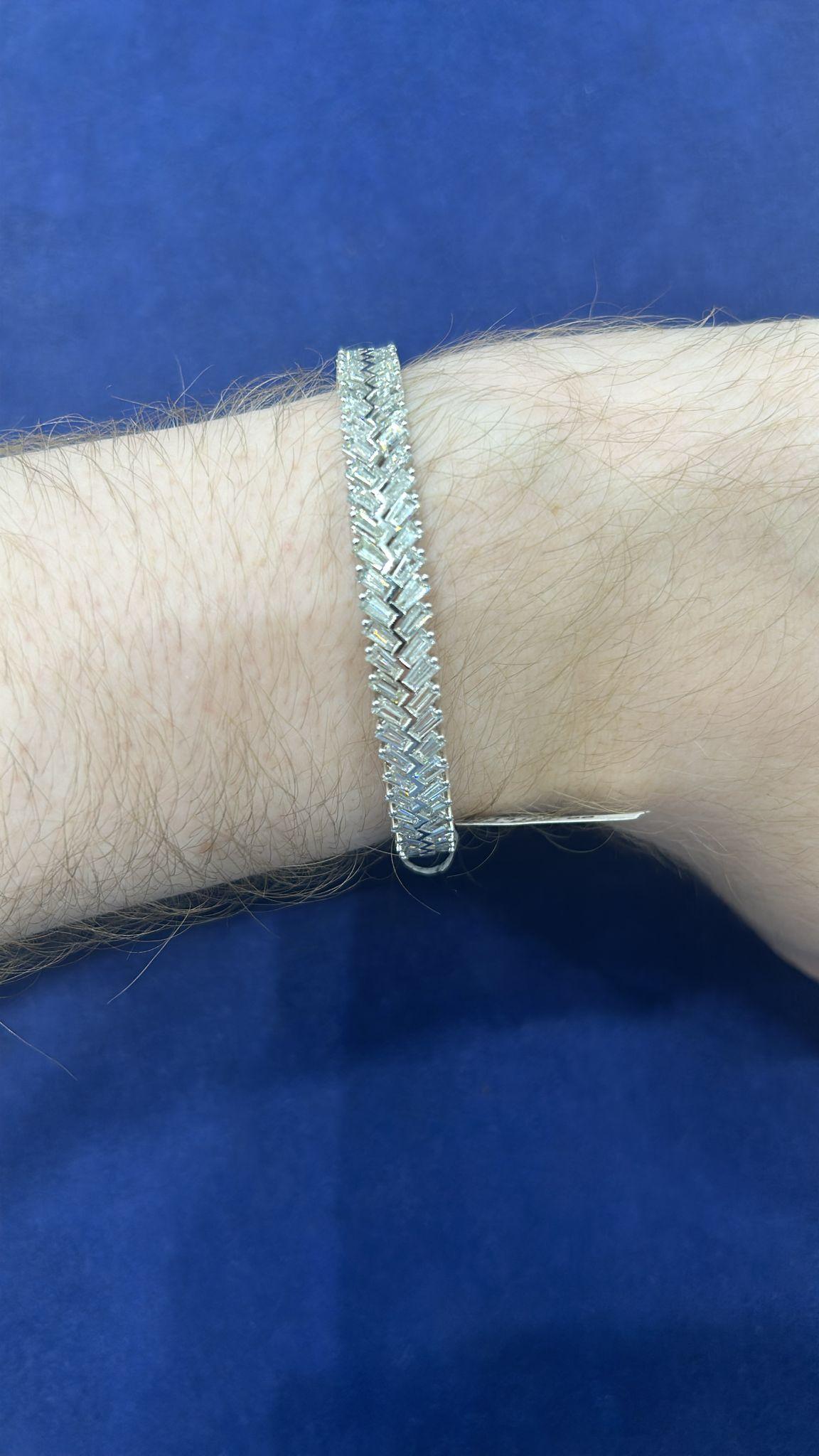 6 Carat Emerald Cut Diamond Bangle Bracelet Certified For Sale at 1stDibs