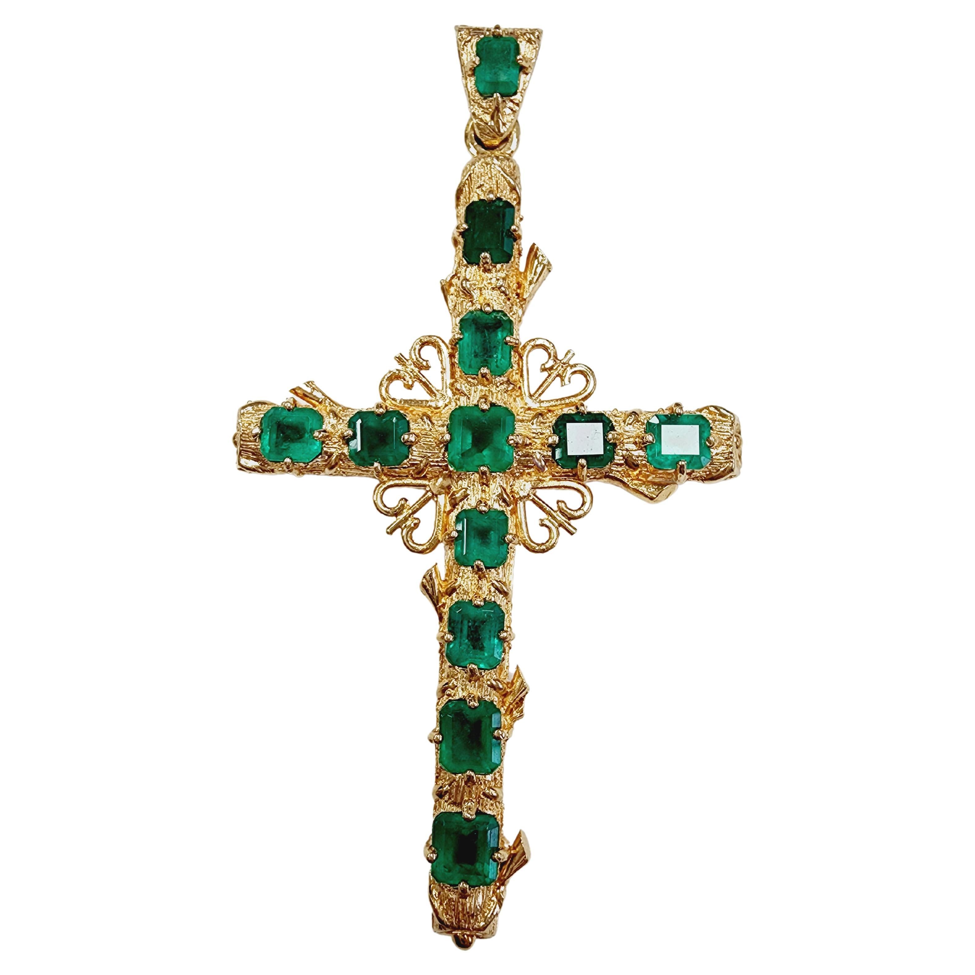 Emerald Gold Cross Pendant For Sale at 1stDibs