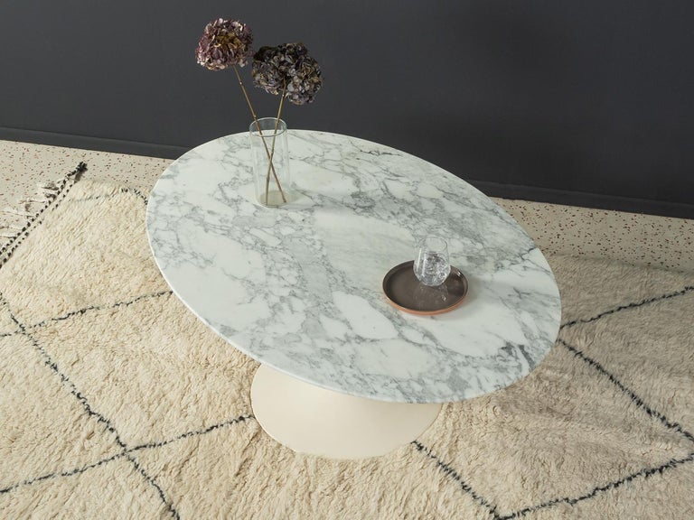 Table basse tulipe ovale des années 60 par Eero Saarinen pour Knoll En ...