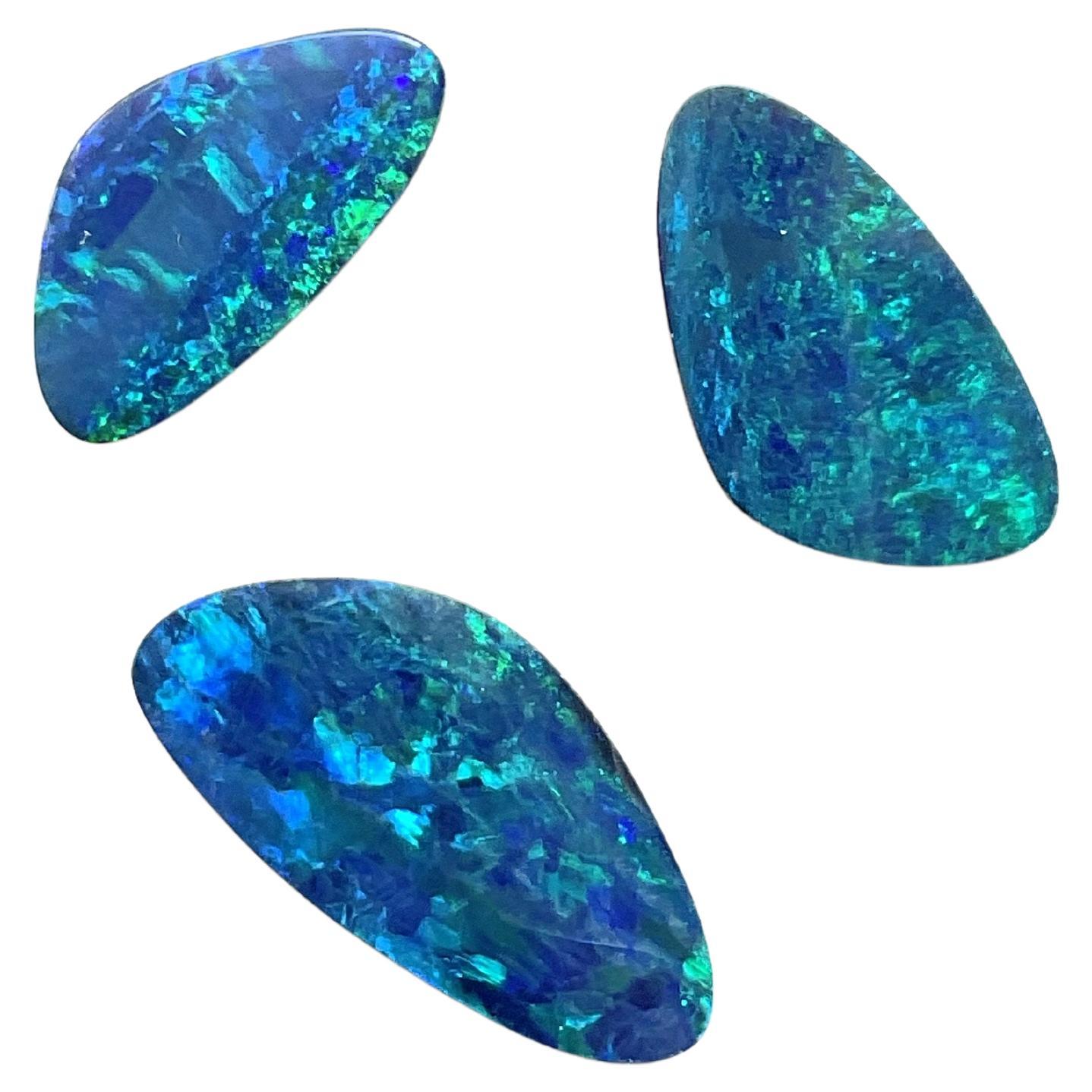 11.85 Carats Australian Opal Royal Green Flash with blue play of color ...