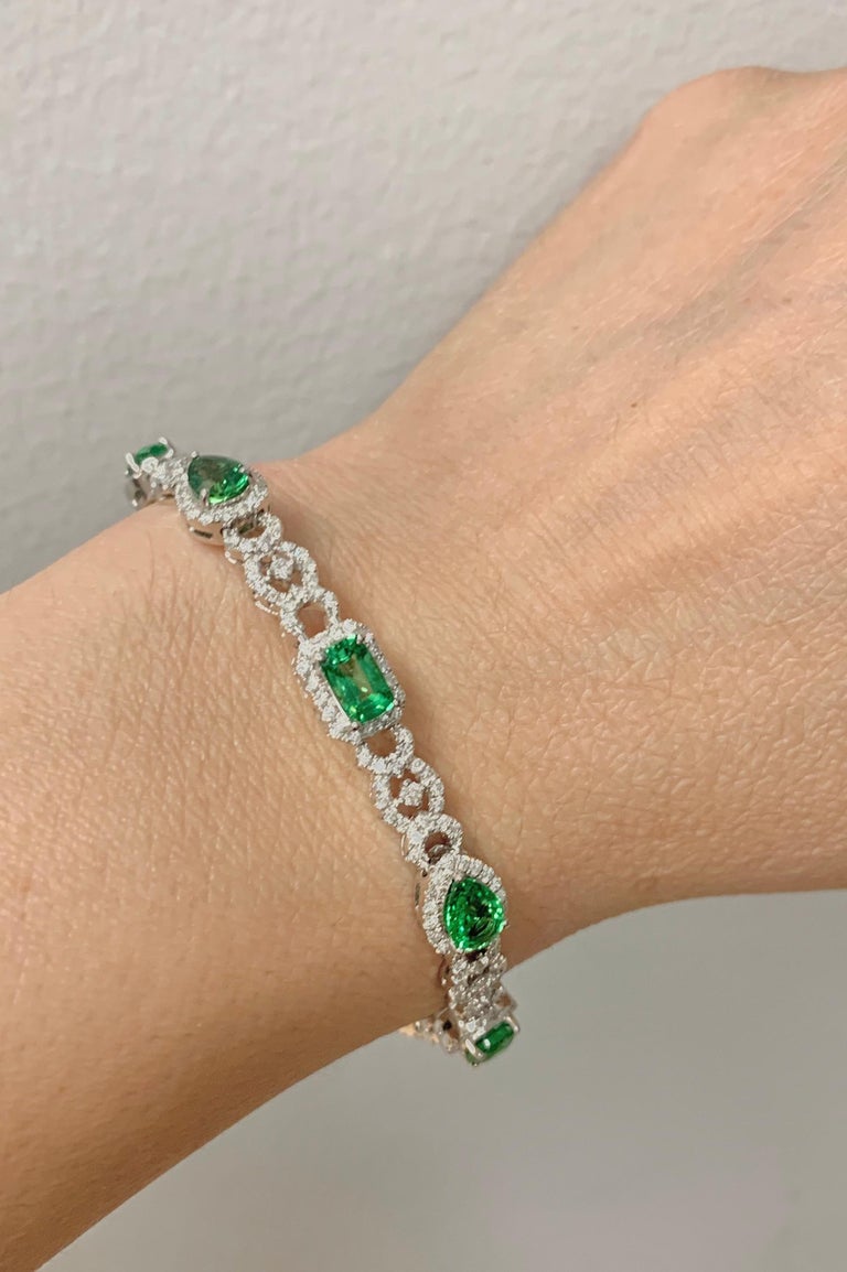 6.47 Carat Green Garnet Diamond Bangle Bracelet For Sale at 1stDibs
