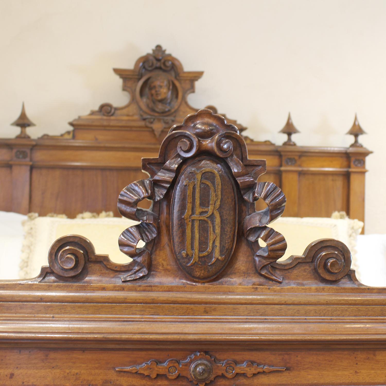 6ft Wide Decorative Italian Renaissance Carved Antique Bed WK200 at 1stDibs