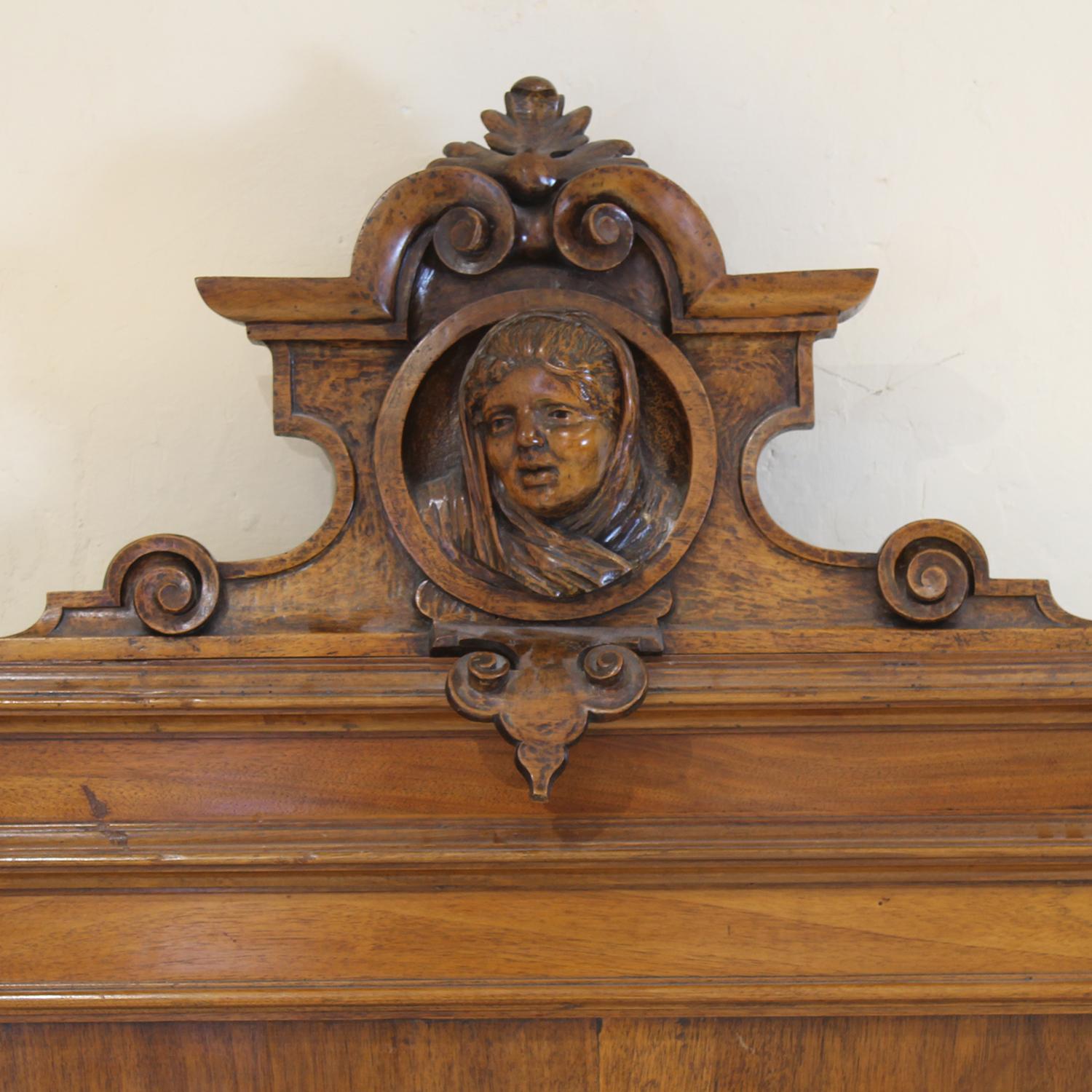 6ft Wide Decorative Italian Renaissance Carved Antique Bed WK200 at 1stDibs