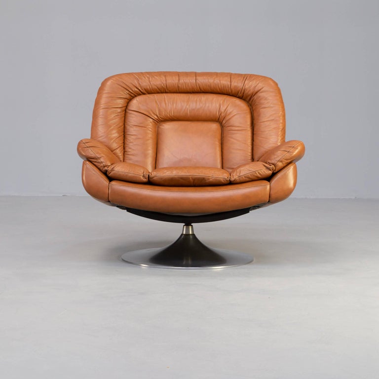 70s Luxury Cognac Leather Swivel Fauteuil For Sale at 1stDibs