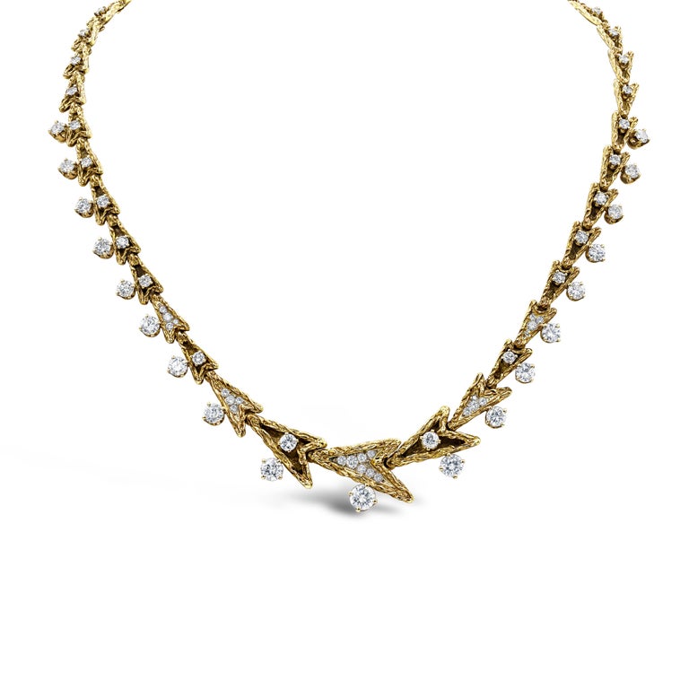 7.25 Carat Round Diamond Fashion Arrowhead Necklace For Sale at 1stDibs