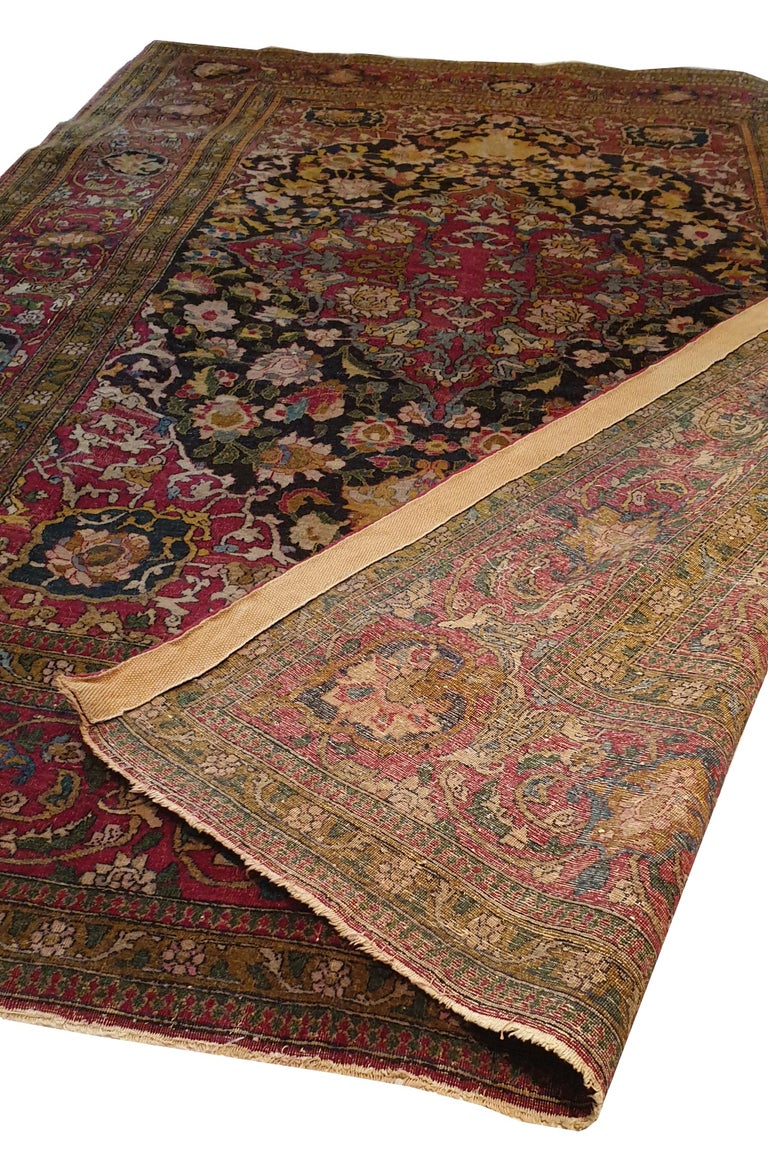 727, Beautiful Vintage Floral Design Rug For Sale at 1stDibs