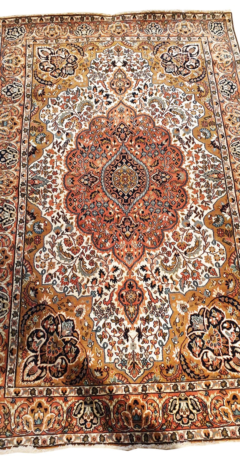 Indian Carpet Wool and Silk, 20th Century - N° 736 For Sale at 1stDibs