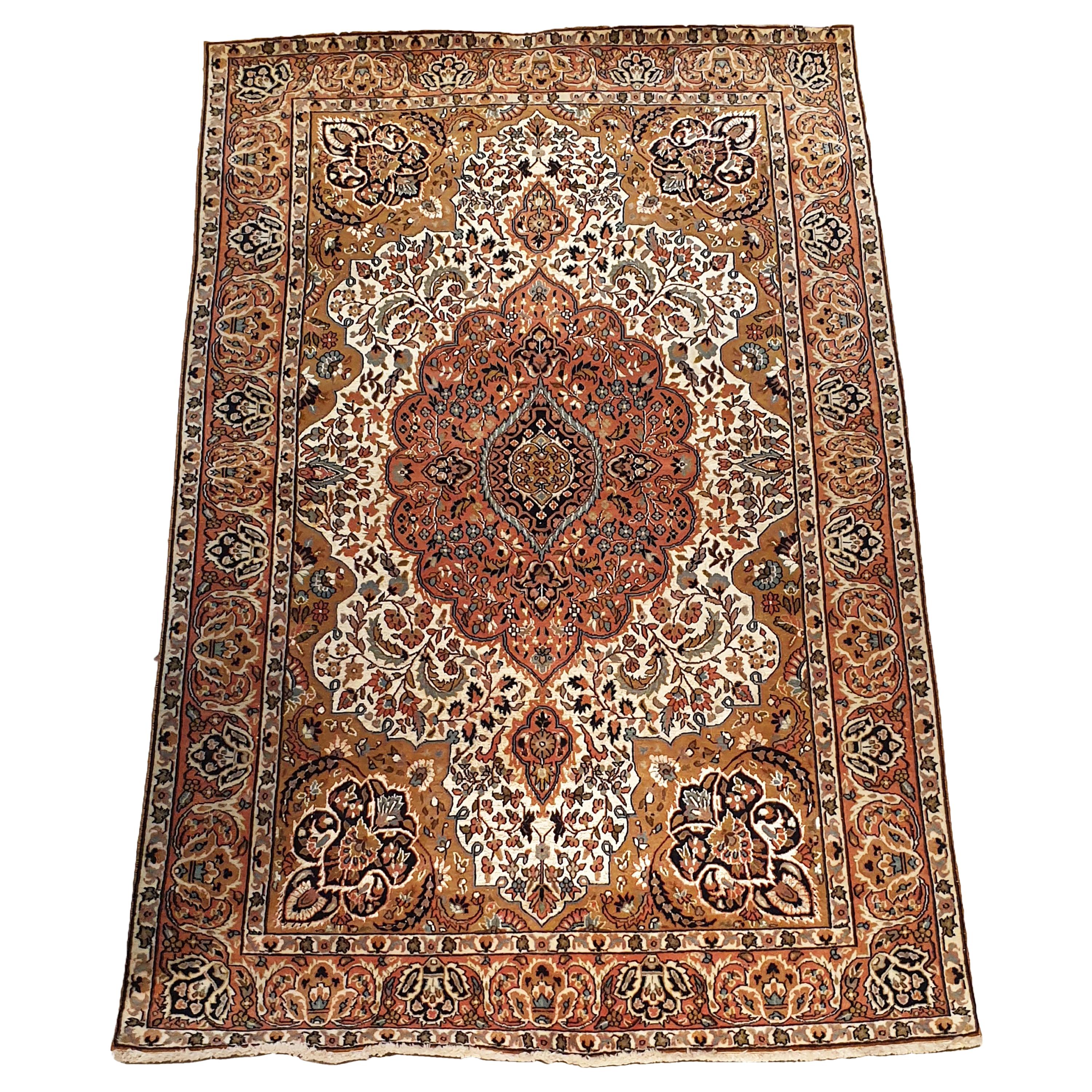 736 - Indian Carpet Wool and Silk, 20th Century For Sale at 1stDibs