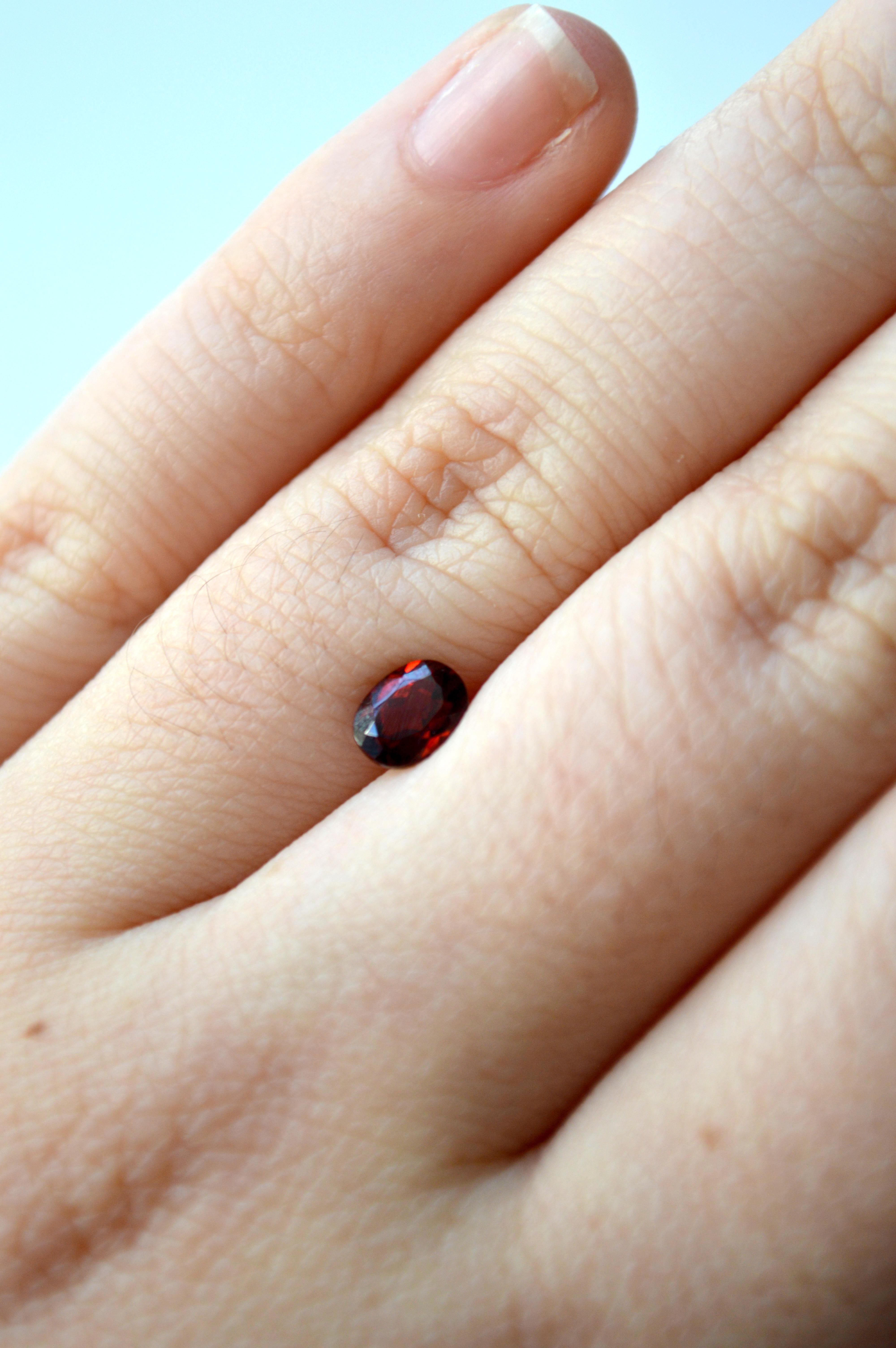 .76 carat Oval cut Garnet For Sale at 1stDibs