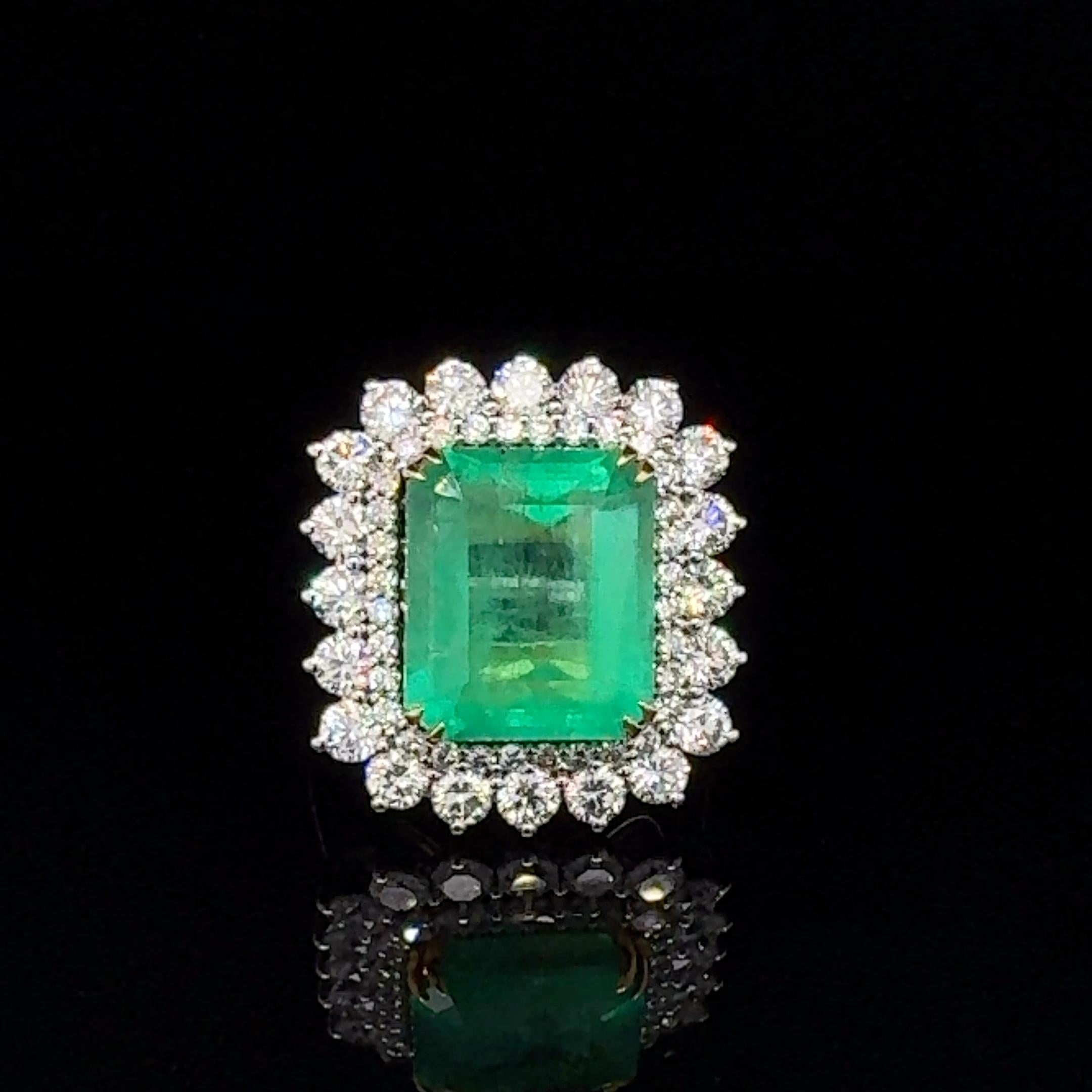 7.98 carat Colombian natural Vivid Green Emerald cluster ring For Sale ...