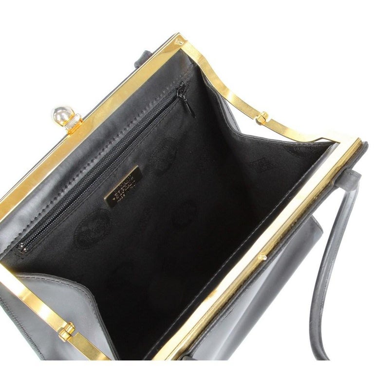 80s Luciano Soprani Vintage black leather logoed shoulder bag For Sale ...