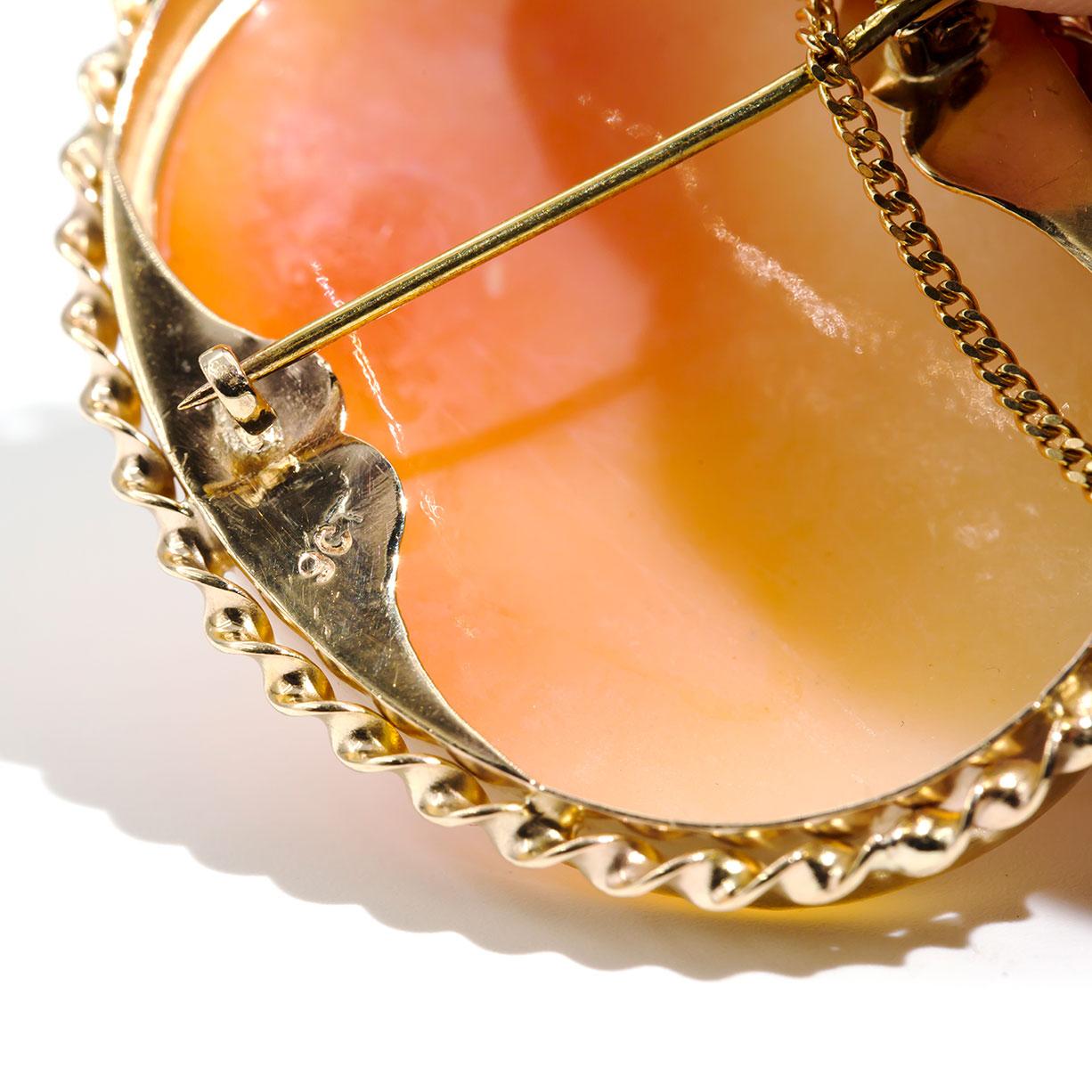 9 Carat Yellow Gold Conch Shell Oval Cameo Victorian Brooch For Sale at ...