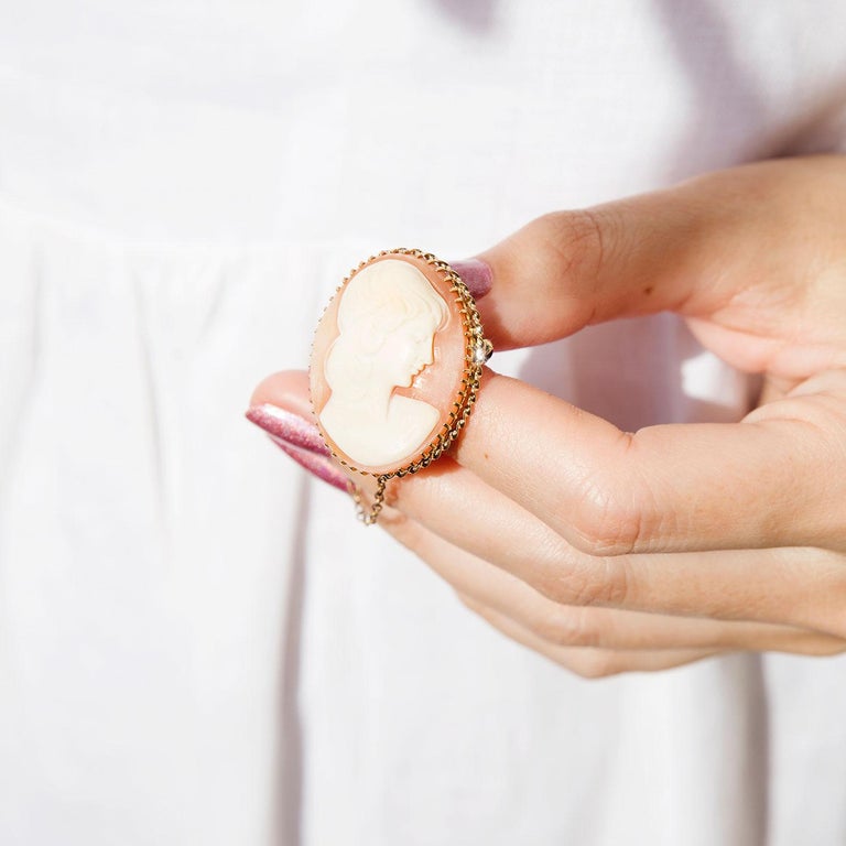 9 Carat Yellow Gold Conch Shell Oval Cameo Victorian Brooch For Sale at ...