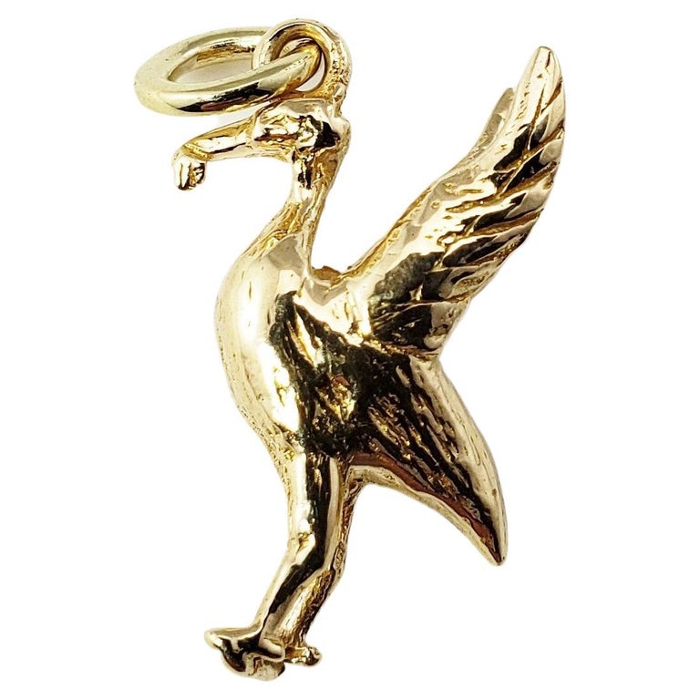 9 Karat Yellow Gold Seagull Bird Charm For Sale at 1stDibs