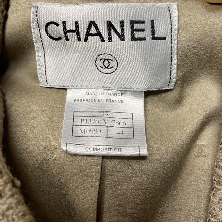 90s Chanel Vintage beige bouclè wool fitted jacket with logoed belt at ...