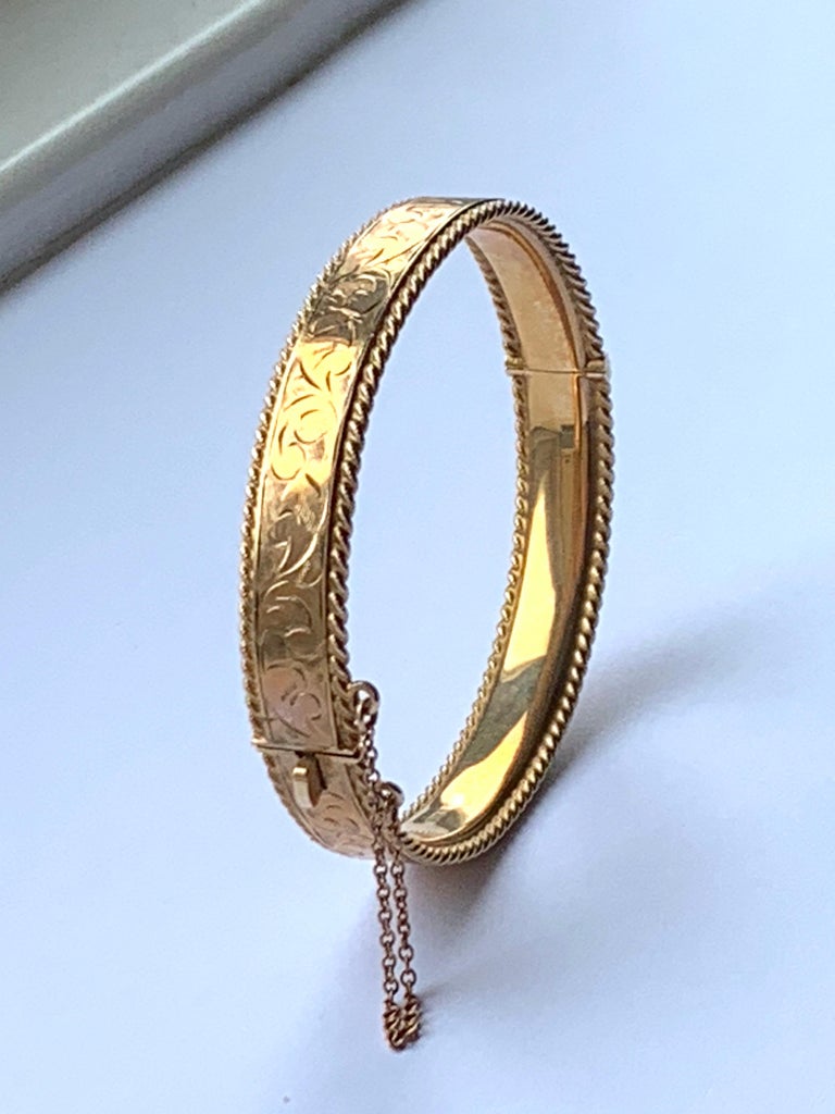 9 Carat Gold Bangle For Sale at 1stDibs