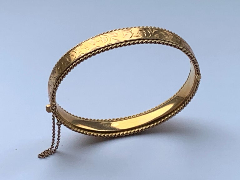 9 Carat Gold Bangle For Sale at 1stDibs