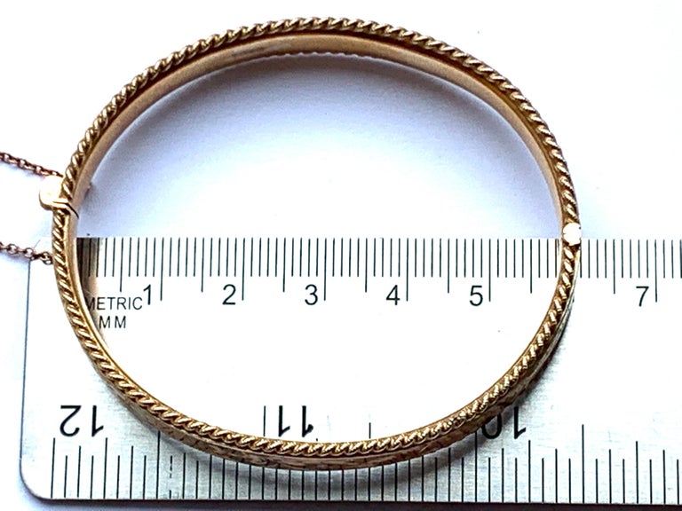9 Carat Gold Bangle For Sale at 1stDibs