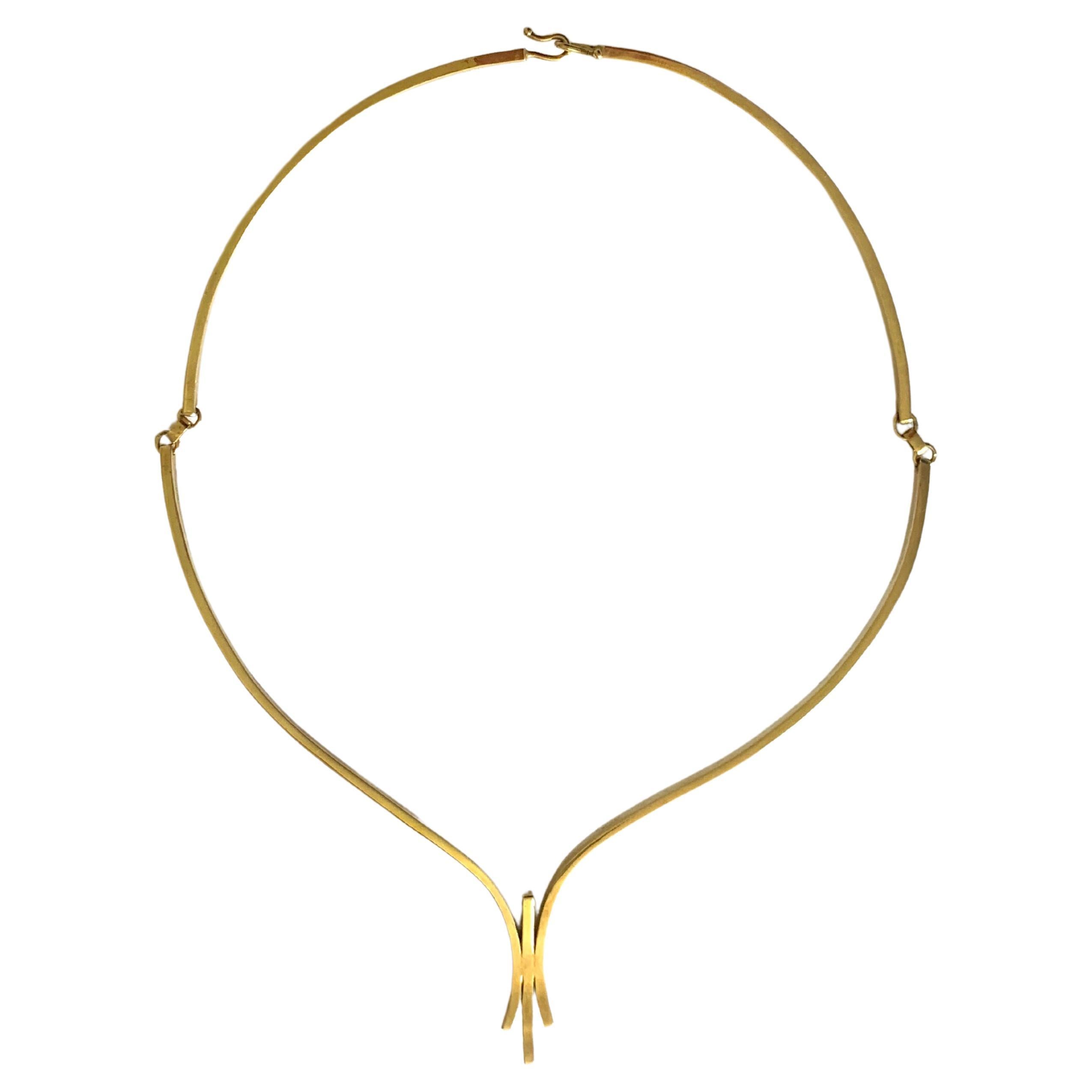 9ct Gold Necklace For Sale at 1stDibs