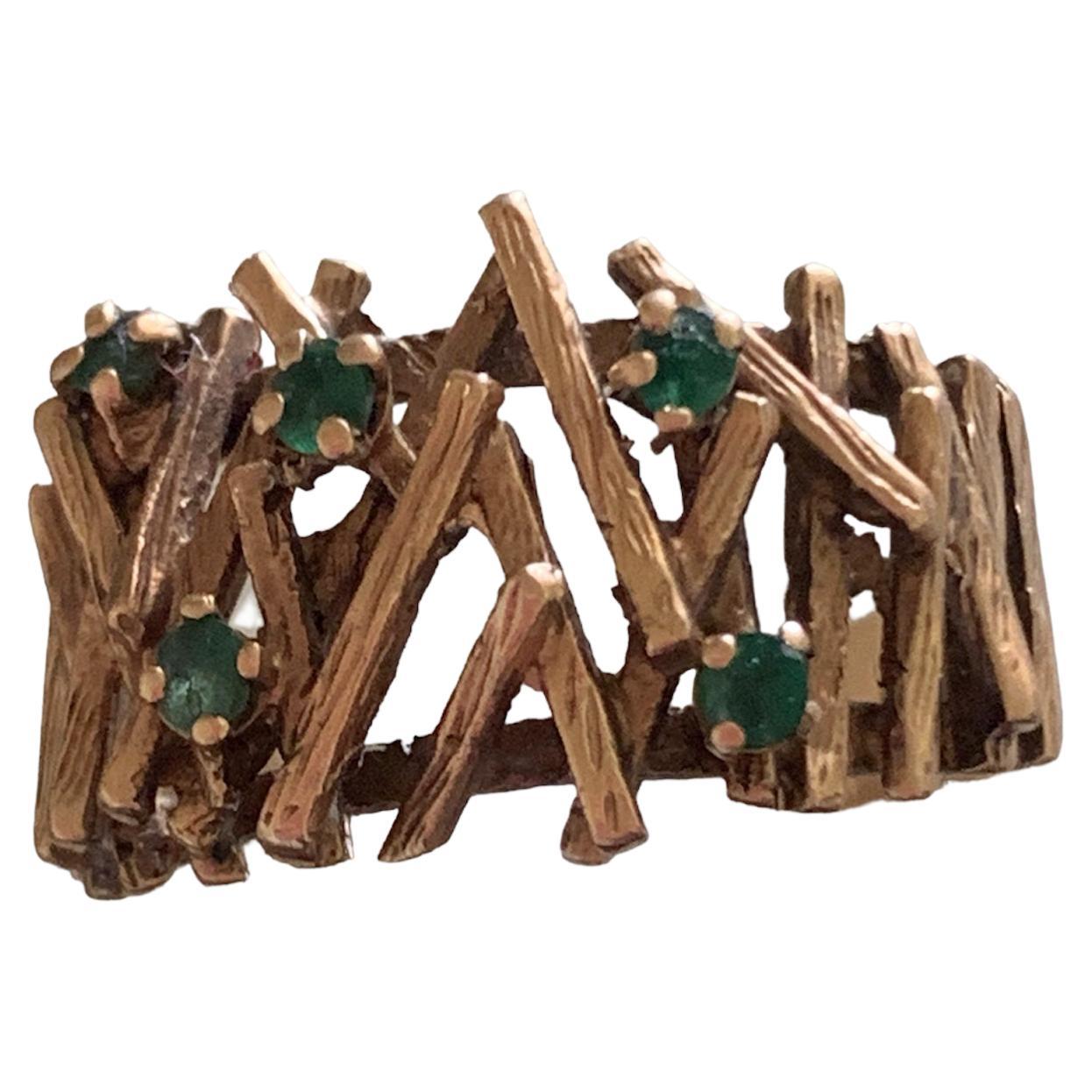 9 Carat Gold Emerald Bark Design Ring For Sale at 1stDibs